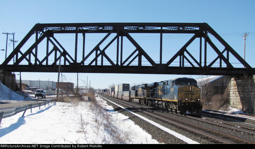 CSX 5259 EB beneath the R&S overpass near MP 374